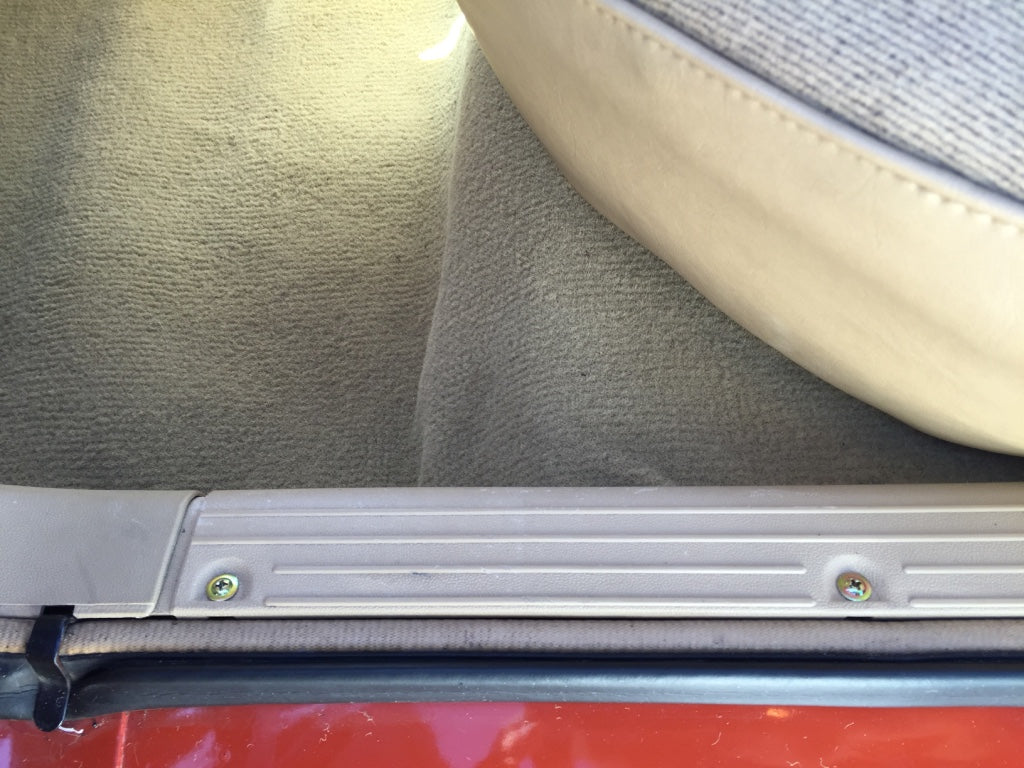 FORD XD XE XF Screw for sill panel plastic 30mm – GlobalTrim